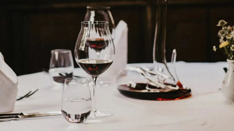 Red Wine Glass vs. White Wine Glass: Key Differences Explained